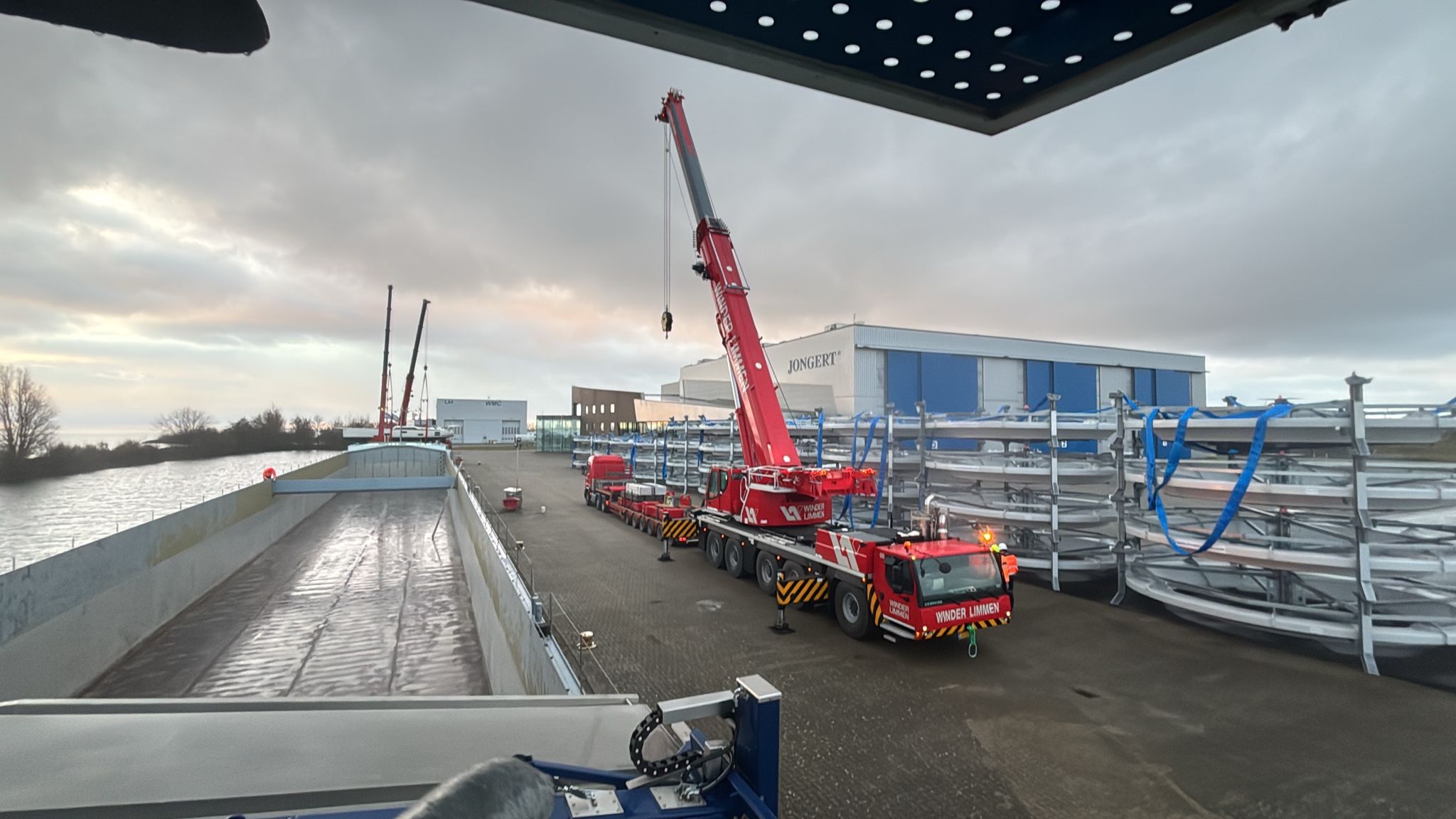 Loadout day first batch flange covers - Circular Covers