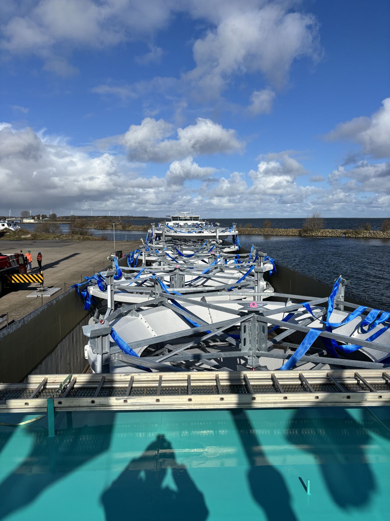 Loadout day first batch flange covers - Circular Covers